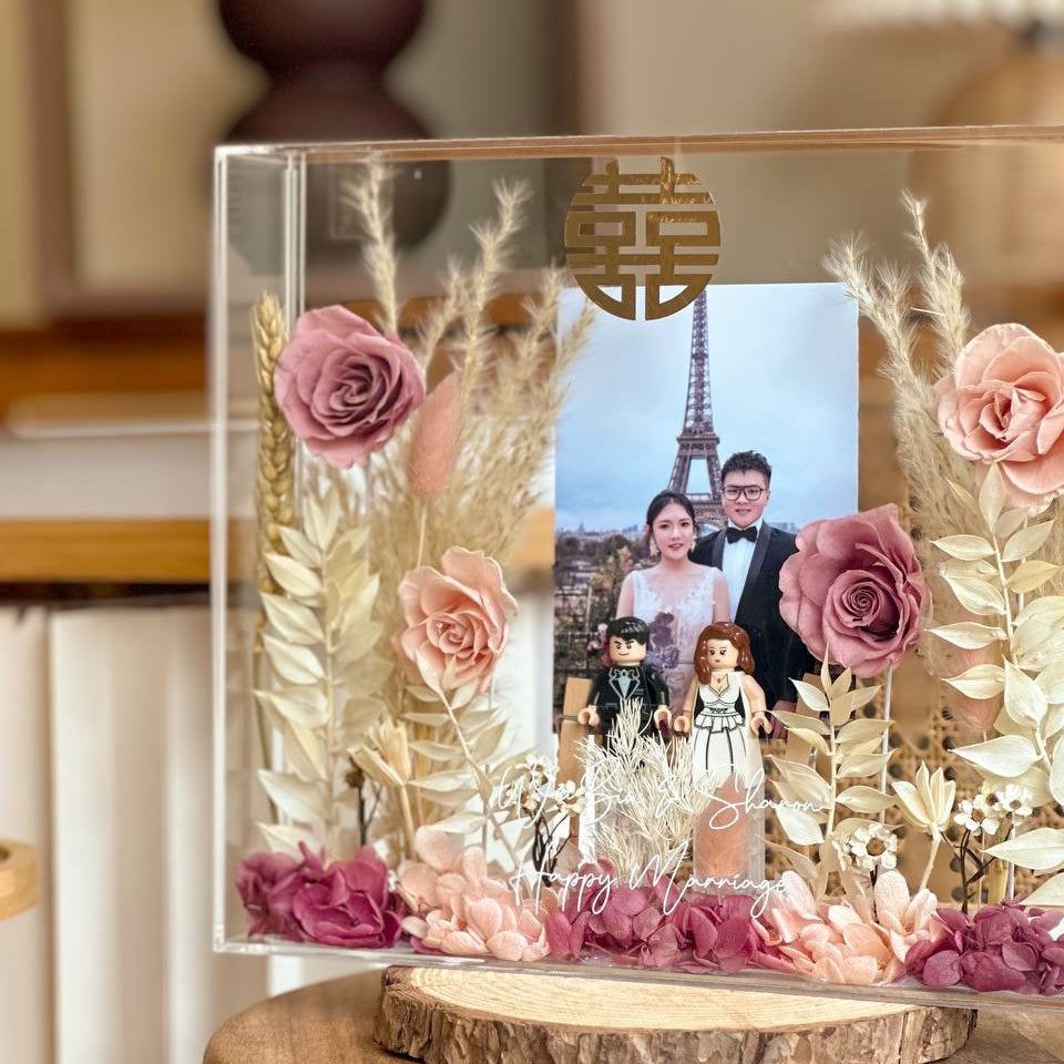 Adriel Preserved Flower Frame | Giftr - Singapore's Leading Online Gift ...