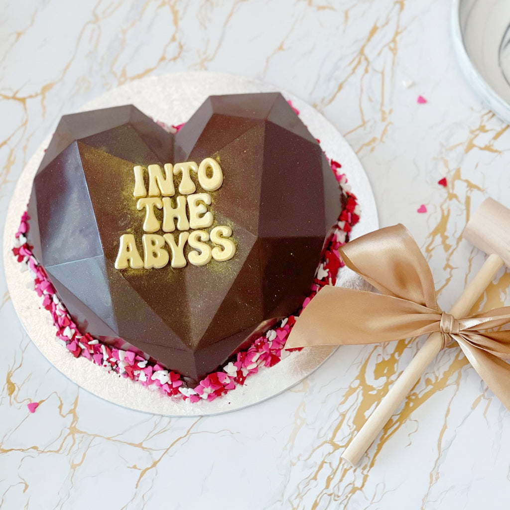 Chocolate Pinata Cake Heart (Smashable Cake Alternative) | Giftr ...