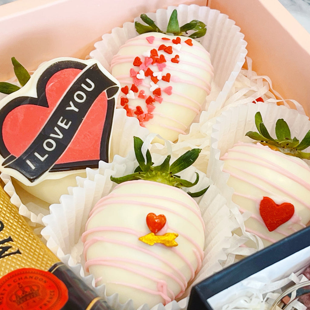 (Bundle Set) Special Chocolate Coated Strawberries With Mini Moet & Ch ...
